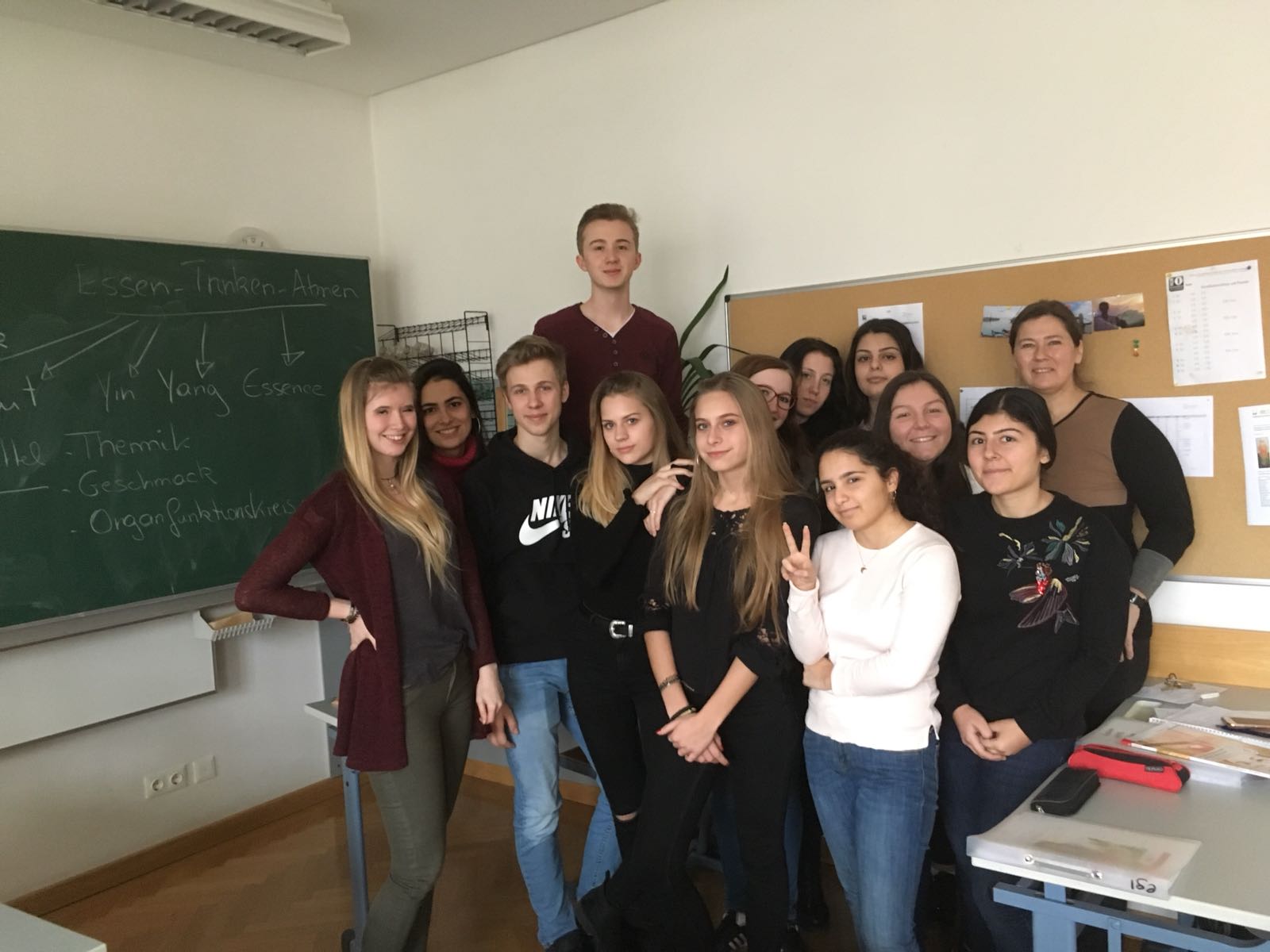 TCM – EXPERTIN CLAUDIA LORENZ ZU BESUCH AN DER HLW10 TRADITIONELLE ... TCM – EXPERTIN CLAUDIA LORENZ ZU BESUCH AN DER HLW10 TRADITIONELLE ...